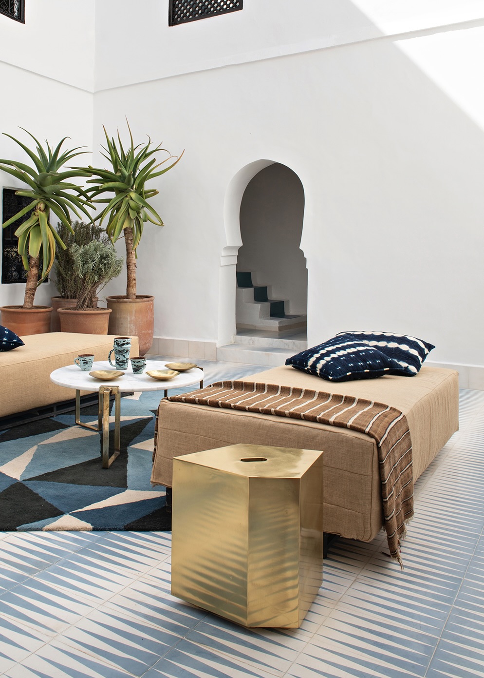 Pentagon – Stool – Space Lighting