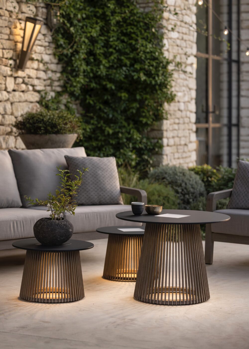 Halo – Lighted Coffee Table – Space Lighting